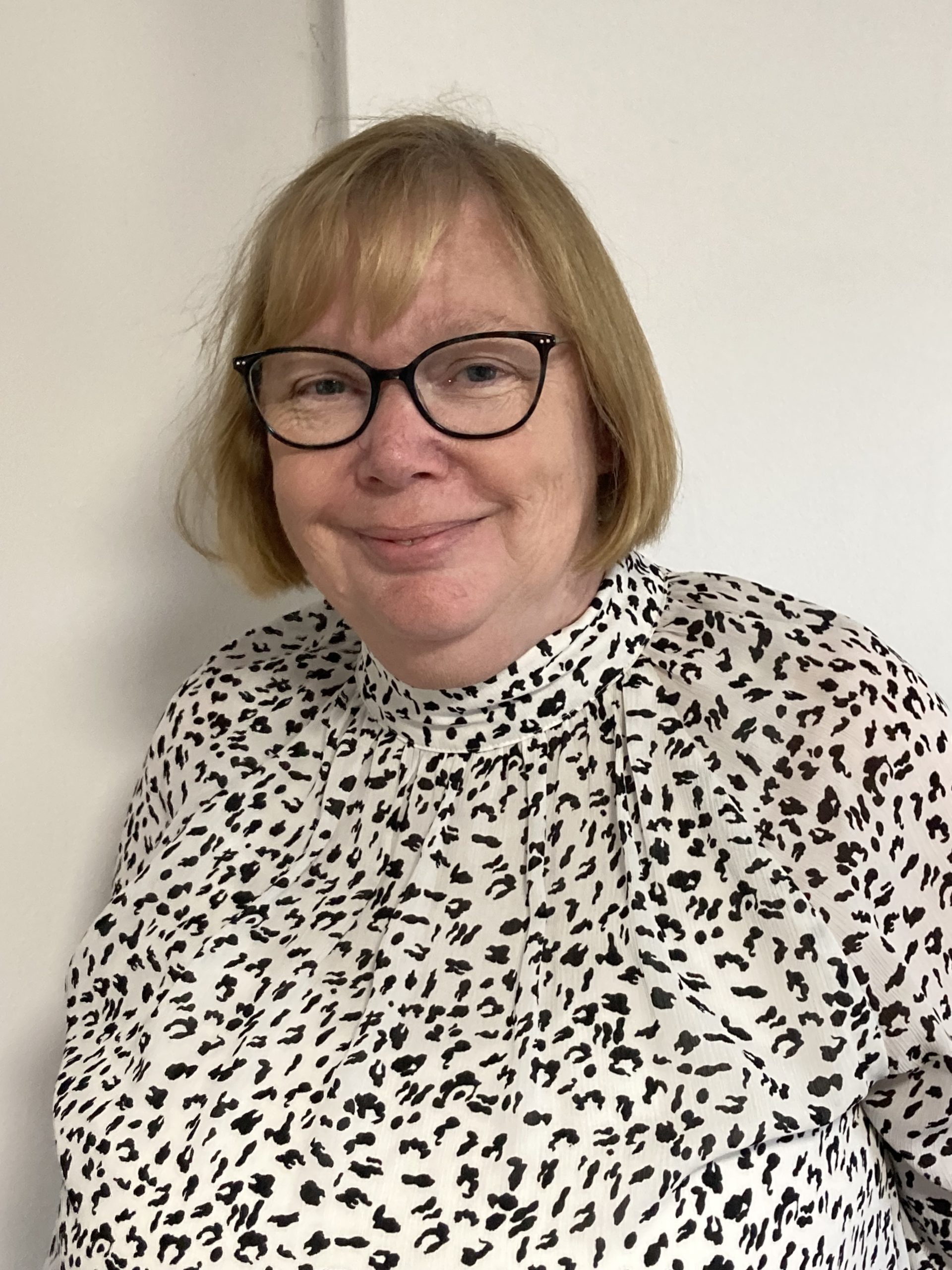 Linda Differ - The Stable School